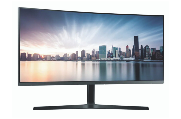 Curved Monitor vs. Flat Screen: Should you make the Switch? - COS